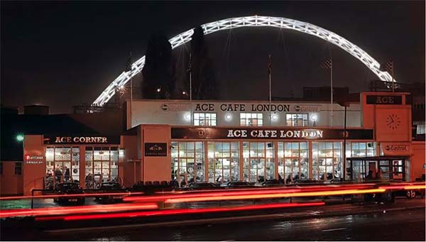 享受下一个街角 ACE CAFE × MINI街角咖啡热力开业_三联生活周刊